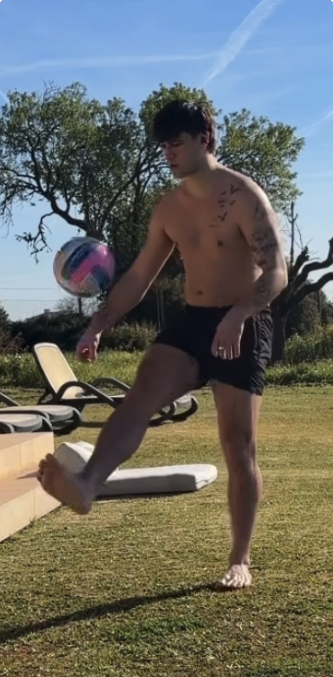 Yessin Karim's feet