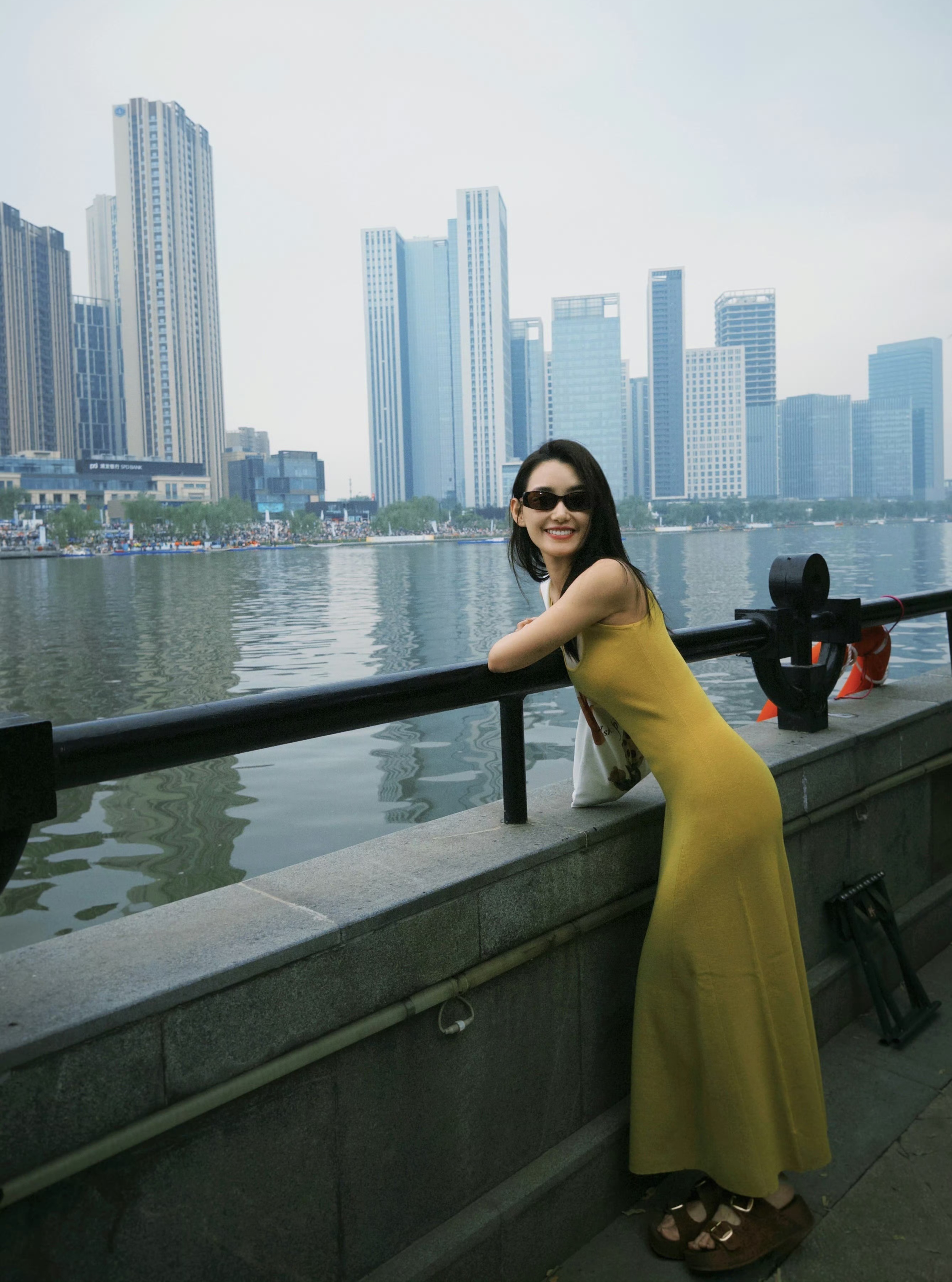 Yiyi Jiang's feet