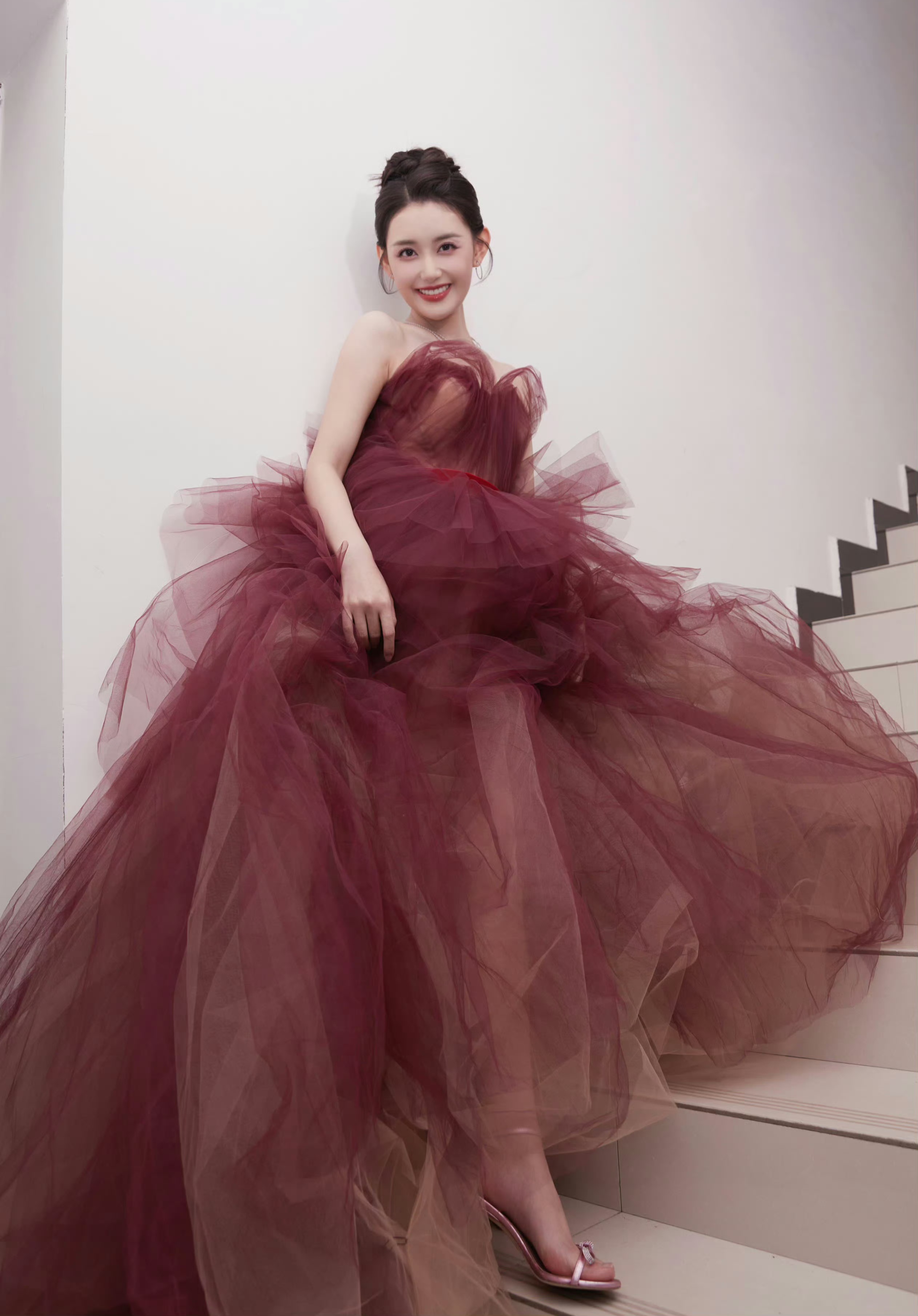 Yiyi Jiang's feet