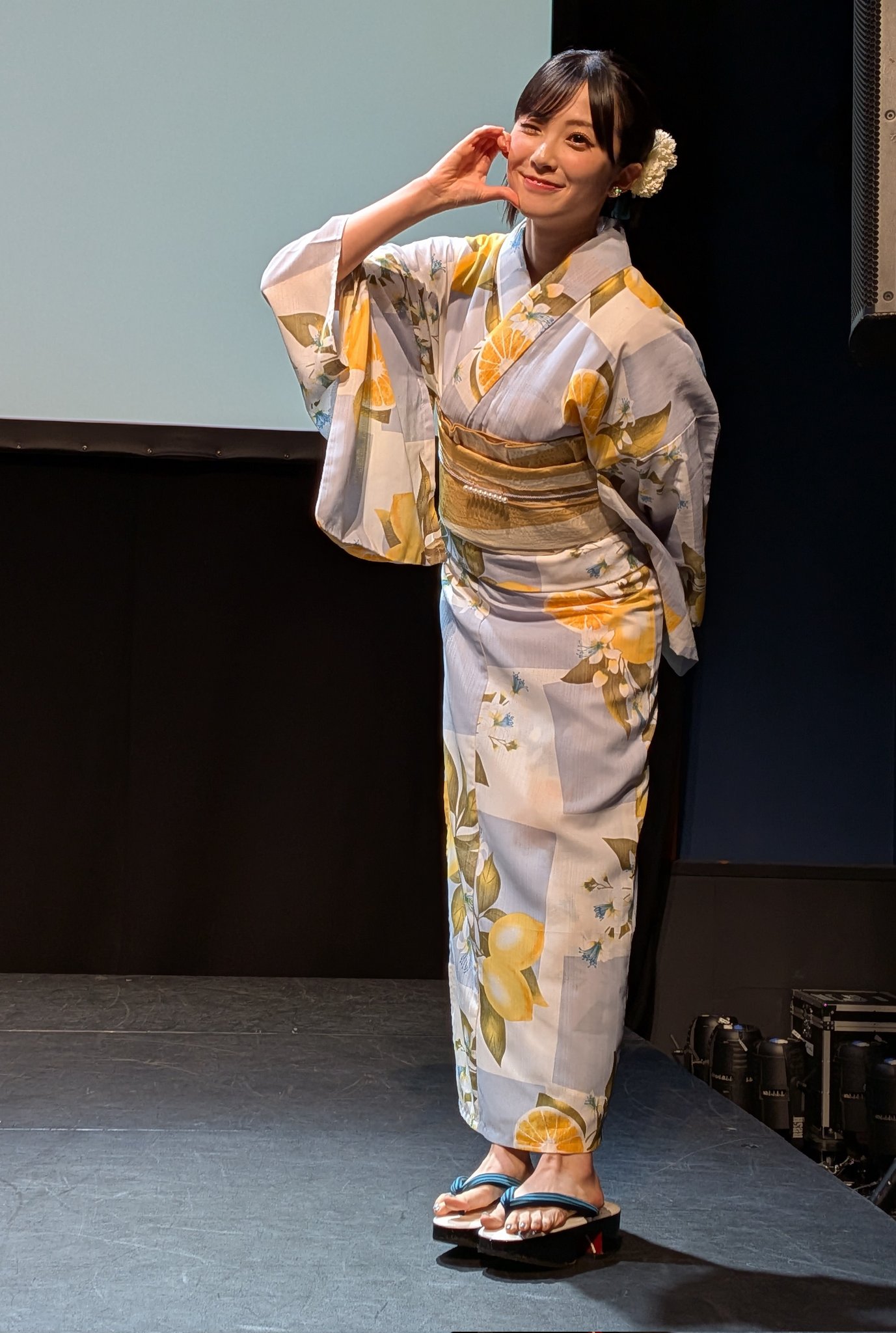 Yuina's feet