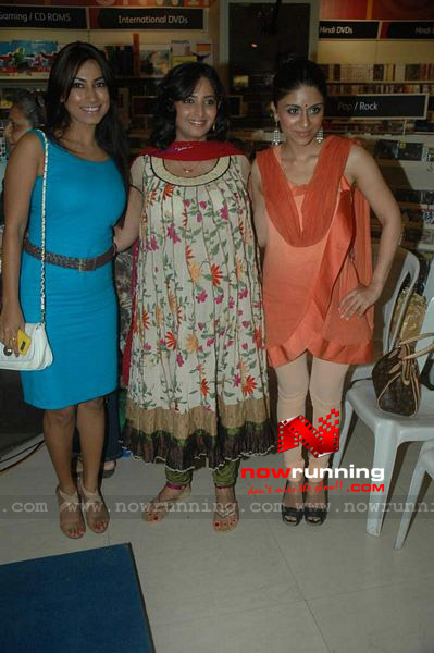 Zoa Morani's feet