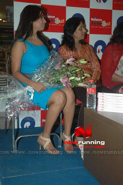 Zoa Morani's feet