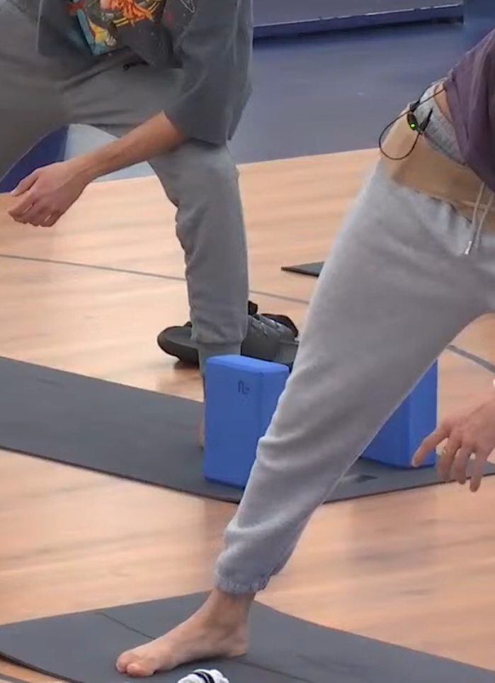 Álvaro Mayo's feet